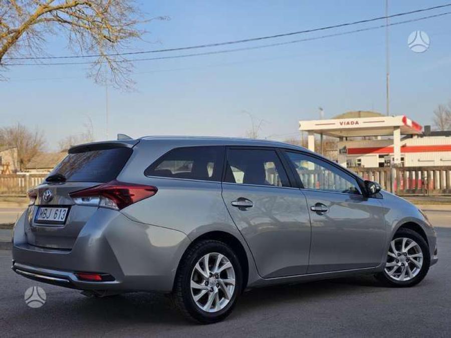 Grey Toyota Auris 2017 in Telschi, with an engine capacity of 1.60 L and mileage of 320 thousand km for 6600 €, photo 4 on AUTOMOTO.COM.LV