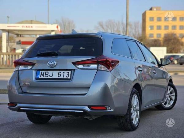 Grey Toyota Auris 2017 in Telschi, with an engine capacity of 1.60 L and mileage of 320 thousand km for 6600 €, photo 5 on AUTOMOTO.COM.LV