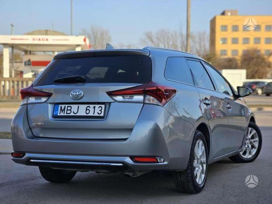 Grey Toyota Auris 2017 in Telschi, with an engine capacity of 1.60 L and mileage of 320 thousand km for 6600 €, photo 5 on AUTOMOTO.COM.LV