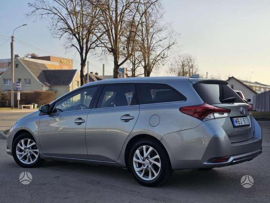 Grey Toyota Auris 2017 in Telschi, with an engine capacity of 1.60 L and mileage of 320 thousand km for 6600 €, photo 8 on AUTOMOTO.COM.LV
