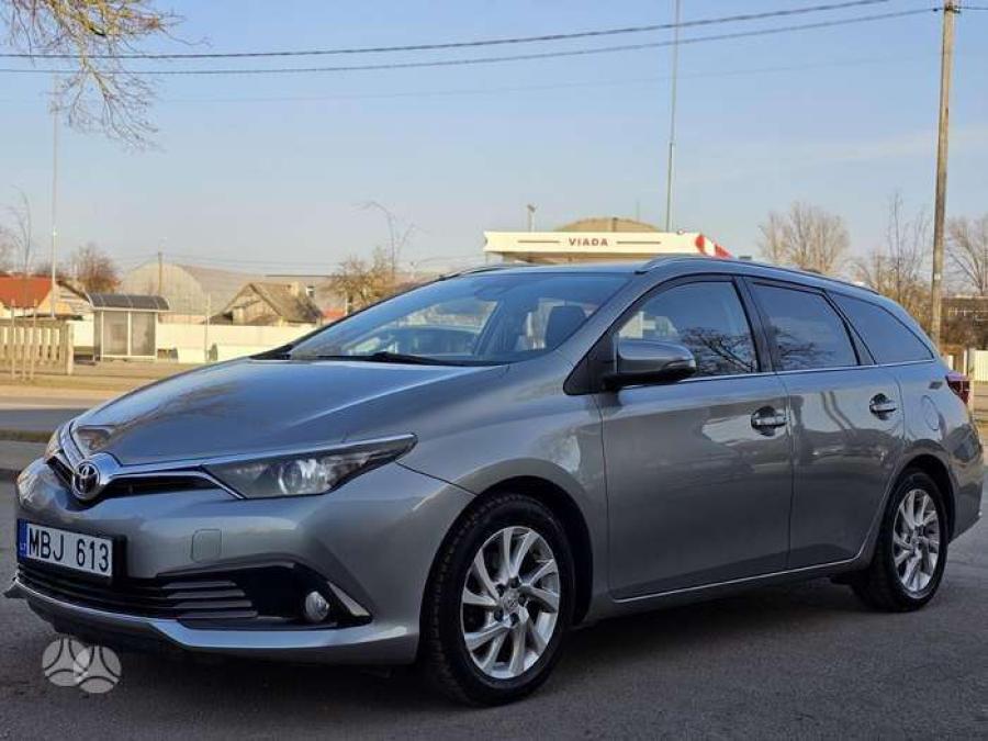 Grey Toyota Auris 2017 in Telschi, with an engine capacity of 1.60 L and mileage of 320 thousand km for 6600 €, photo 9 on AUTOMOTO.COM.LV