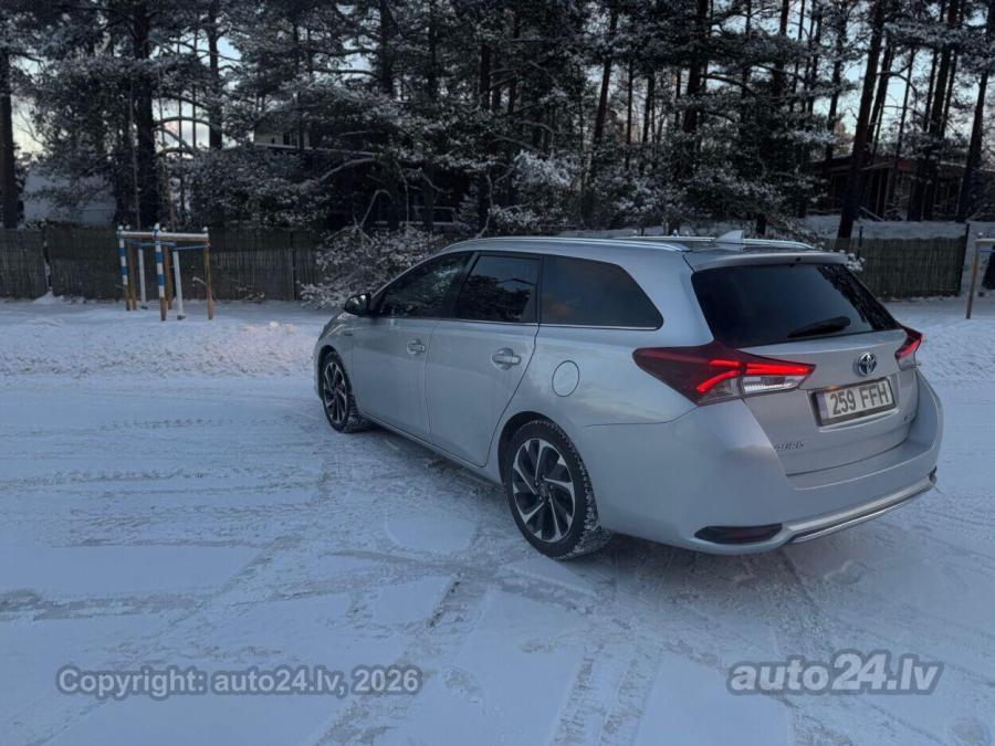 Pelēks Toyota Auris 2017 Tallina, ar dzinēja tilpumu 1.80 L un nobraukumu 166 tūkst. km par 11990 €, foto 3 vietnē AUTOMOTO.COM.LV