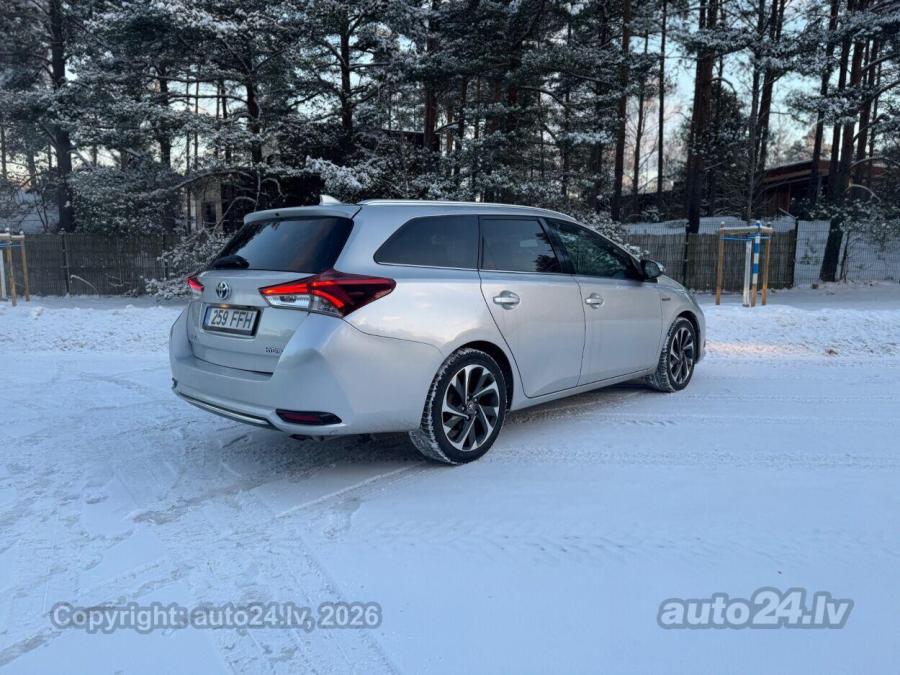 Pelēks Toyota Auris 2017 Tallina, ar dzinēja tilpumu 1.80 L un nobraukumu 166 tūkst. km par 11990 €, foto 4 vietnē AUTOMOTO.COM.LV