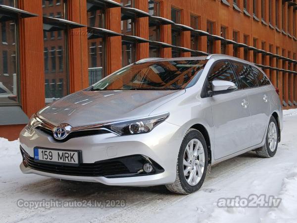 Grey Toyota Auris 2017 in Tartu, with an engine capacity of 1.60 L and mileage of 165 thousand km for 9700 €, photo 1 on AUTOMOTO.COM.LV