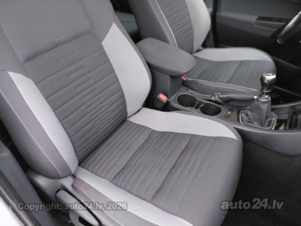 Grey Toyota Auris 2017 in Tartu, with an engine capacity of 1.60 L and mileage of 165 thousand km for 9700 €, photo 11 on AUTOMOTO.COM.LV