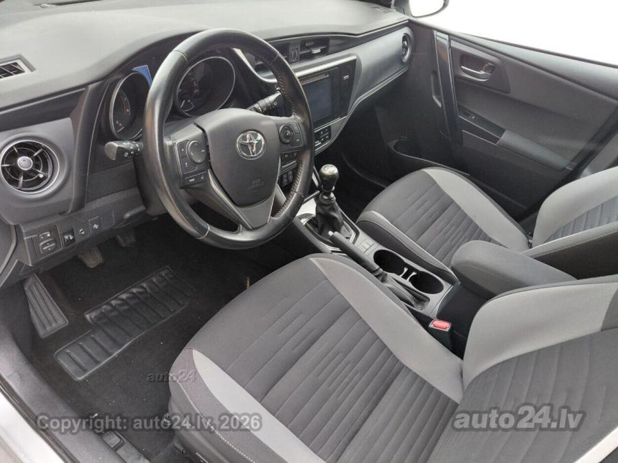 Pelēks Toyota Auris 2017 Tartu, ar dzinēja tilpumu 1.60 L un nobraukumu 165 tūkst. km par 9700 €, foto 19 vietnē AUTOMOTO.COM.LV