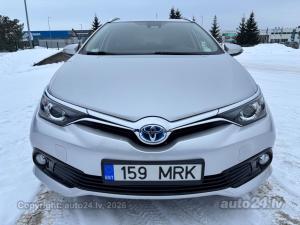 Grey Toyota Auris 2017 in Paide, with an engine capacity of 1.60 L and mileage of 166 thousand km for 8990 €, photo 2 on AUTOMOTO.COM.LV