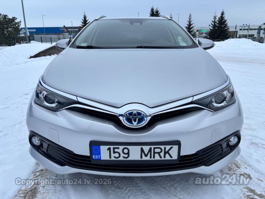 Grey Toyota Auris 2017 in Paide, with an engine capacity of 1.60 L and mileage of 166 thousand km for 8990 €, photo 2 on AUTOMOTO.COM.LV