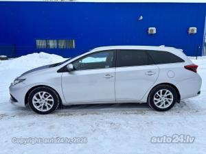 Grey Toyota Auris 2017 in Paide, with an engine capacity of 1.60 L and mileage of 166 thousand km for 8990 €, photo 3 on AUTOMOTO.COM.LV