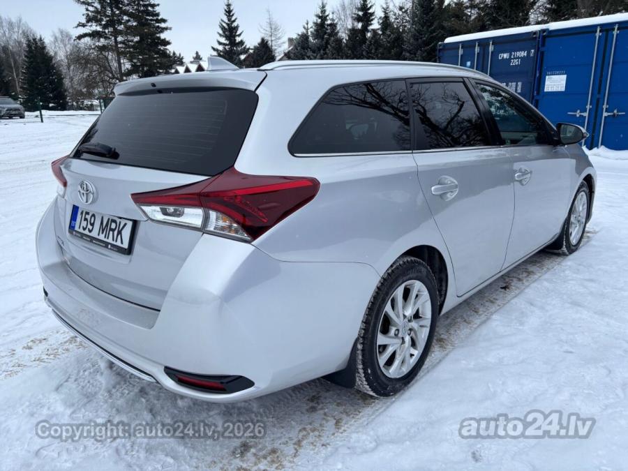 Grey Toyota Auris 2017 in Paide, with an engine capacity of 1.60 L and mileage of 166 thousand km for 8990 €, photo 5 on AUTOMOTO.COM.LV