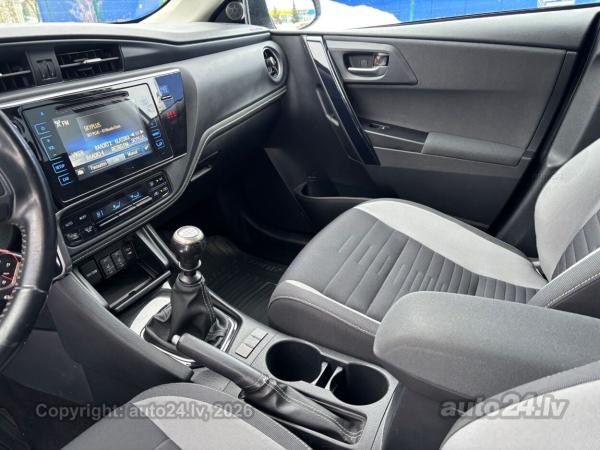 Grey Toyota Auris 2017 in Paide, with an engine capacity of 1.60 L and mileage of 166 thousand km for 8990 €, photo 11 on AUTOMOTO.COM.LV