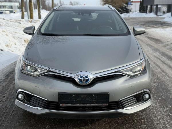 Grey Toyota Auris 2017 in Panevezys, with an engine capacity of 1.80 L and mileage of 102 thousand km for 11900 €, photo 5 on AUTOMOTO.COM.LV
