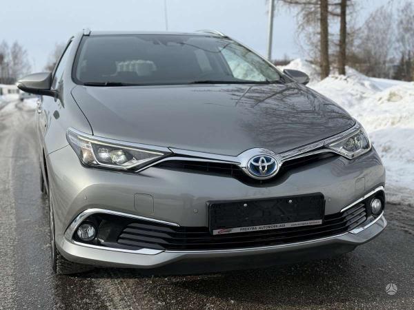 Grey Toyota Auris 2017 in Panevezys, with an engine capacity of 1.80 L and mileage of 102 thousand km for 11900 €, photo 6 on AUTOMOTO.COM.LV