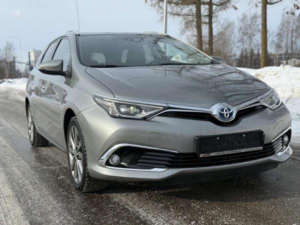 Grey Toyota Auris 2017 in Panevezys, with an engine capacity of 1.80 L and mileage of 102 thousand km for 11900 €, photo 7 on AUTOMOTO.COM.LV