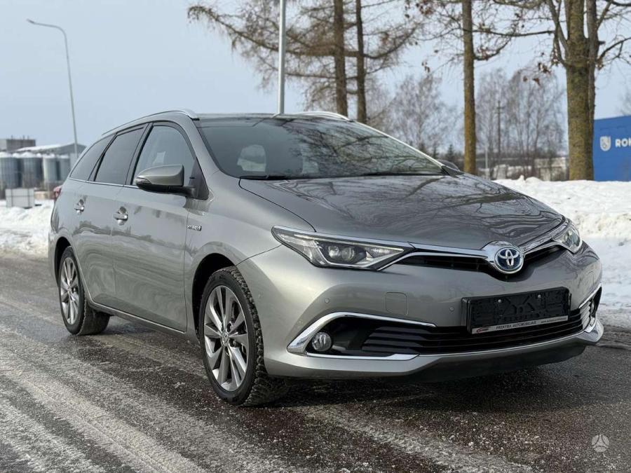 Pelēks Toyota Auris 2017 Panevēža, ar dzinēja tilpumu 1.80 L un nobraukumu 102 tūkst. km par 11900 €, foto 8 vietnē AUTOMOTO.COM.LV