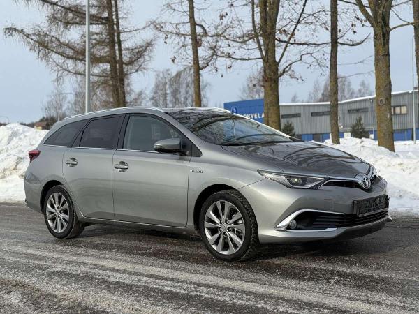 Grey Toyota Auris 2017 in Panevezys, with an engine capacity of 1.80 L and mileage of 102 thousand km for 11900 €, photo 10 on AUTOMOTO.COM.LV