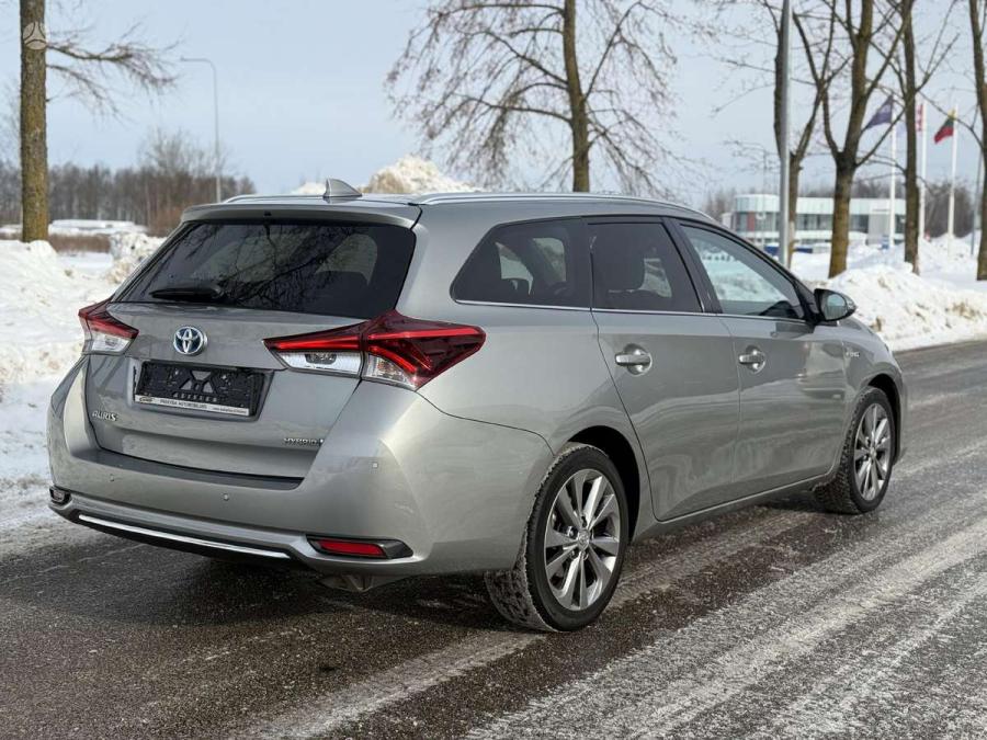 Pelēks Toyota Auris 2017 Panevēža, ar dzinēja tilpumu 1.80 L un nobraukumu 102 tūkst. km par 11900 €, foto 18 vietnē AUTOMOTO.COM.LV