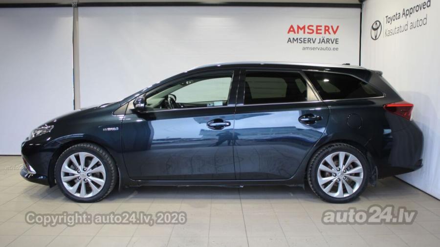 Pelēks Toyota Auris 2017 Tallina, ar dzinēja tilpumu 1.80 L un nobraukumu 138 tūkst. km par 13490 €, foto 3 vietnē AUTOMOTO.COM.LV
