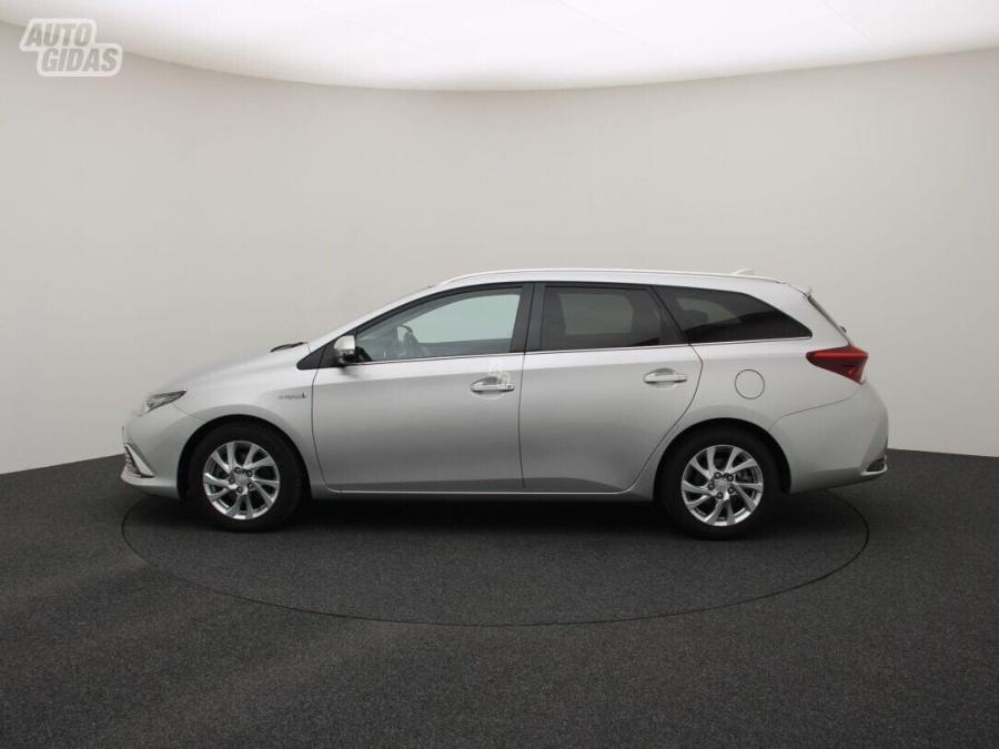 Grey Toyota Auris 2017 in Vilnius, with an engine capacity of 1.80 L and mileage of 202 thousand km for 12399 €, photo 6 on AUTOMOTO.COM.LV
