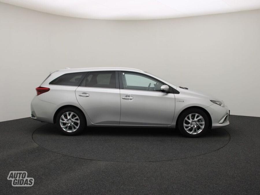 Grey Toyota Auris 2017 in Vilnius, with an engine capacity of 1.80 L and mileage of 202 thousand km for 12399 €, photo 9 on AUTOMOTO.COM.LV