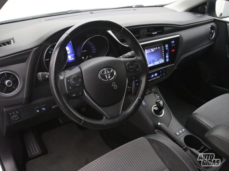 Grey Toyota Auris 2017 in Vilnius, with an engine capacity of 1.80 L and mileage of 202 thousand km for 12399 €, photo 16 on AUTOMOTO.COM.LV