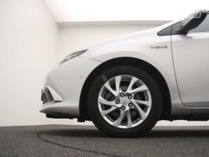 Grey Toyota Auris 2017 in Vilnius, with an engine capacity of 1.80 L and mileage of 202 thousand km for 12399 €, photo 26 on AUTOMOTO.COM.LV