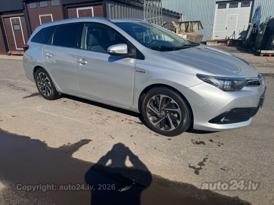Grey Toyota Auris 2017 in Tallinn, with an engine capacity of 1.80 L and mileage of 166 thousand km for 11000 €, photo 2 on AUTOMOTO.COM.LV