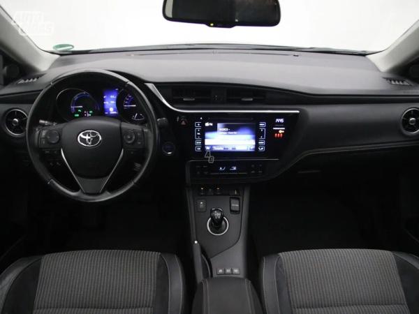 Grey Toyota Auris 2017 in Vilnius, with an engine capacity of 1.80 L and mileage of 221 thousand km for 11999 €, photo 2 on AUTOMOTO.COM.LV