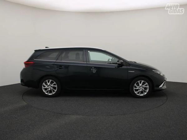 Grey Toyota Auris 2017 in Vilnius, with an engine capacity of 1.80 L and mileage of 221 thousand km for 11999 €, photo 9 on AUTOMOTO.COM.LV