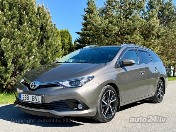 Grey Toyota Auris 2017 in Tallinn, with an engine capacity of 1.60 L and mileage of 112 thousand km for 11000 €, photo 1 on AUTOMOTO.COM.LV