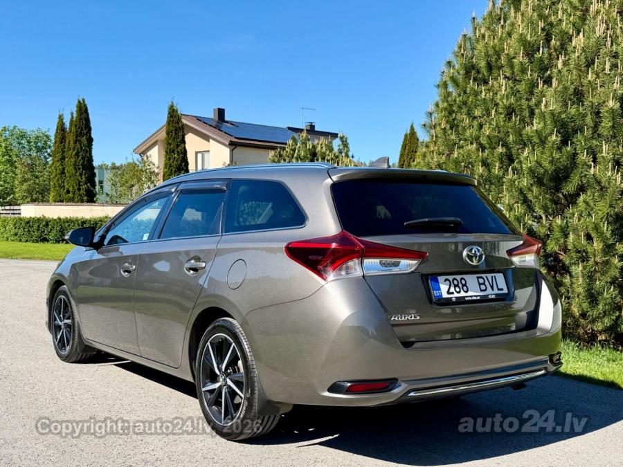 Pelēks Toyota Auris 2017 Tallina, ar dzinēja tilpumu 1.60 L un nobraukumu 112 tūkst. km par 11000 €, foto 6 vietnē AUTOMOTO.COM.LV