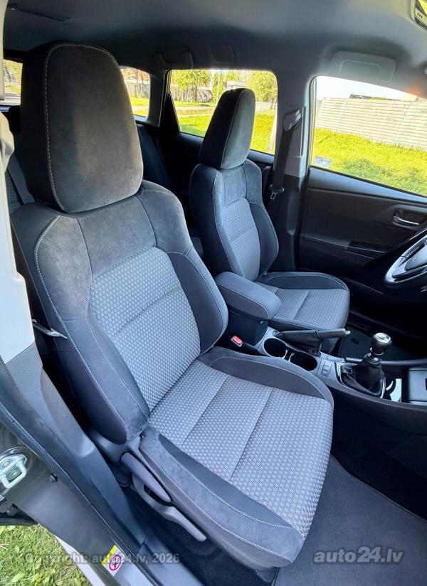 Grey Toyota Auris 2017 in Tallinn, with an engine capacity of 1.60 L and mileage of 112 thousand km for 11000 €, photo 7 on AUTOMOTO.COM.LV