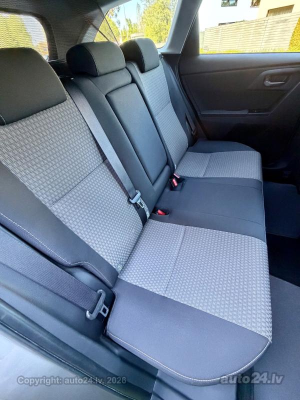 Grey Toyota Auris 2017 in Tallinn, with an engine capacity of 1.60 L and mileage of 112 thousand km for 11000 €, photo 9 on AUTOMOTO.COM.LV
