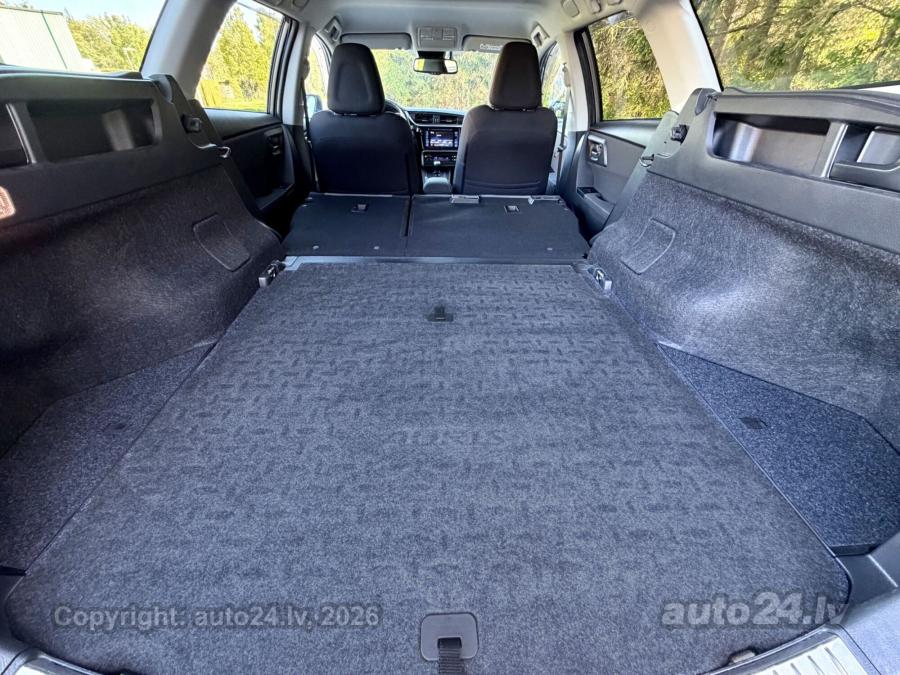 Pelēks Toyota Auris 2017 Tallina, ar dzinēja tilpumu 1.60 L un nobraukumu 112 tūkst. km par 11000 €, foto 18 vietnē AUTOMOTO.COM.LV