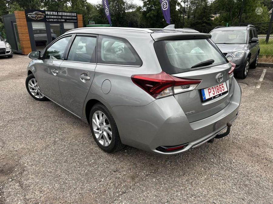 Pelēks Toyota Auris 2017 Alīta, ar dzinēja tilpumu 1.60 L un nobraukumu 250 tūkst. km par 7400 €, foto 4 vietnē AUTOMOTO.COM.LV