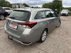 Pelēks Toyota Auris 2017 Alīta, ar dzinēja tilpumu 1.60 L un nobraukumu 250 tūkst. km par 7400 €, foto 5 vietnē AUTOMOTO.COM.LV