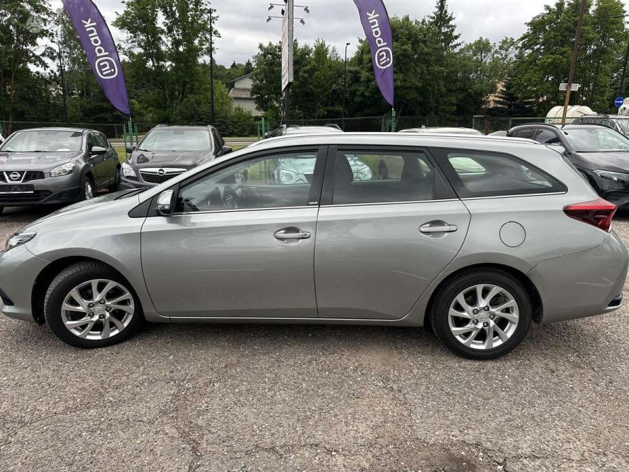 Pelēks Toyota Auris 2017 Alīta, ar dzinēja tilpumu 1.60 L un nobraukumu 250 tūkst. km par 7400 €, foto 6 vietnē AUTOMOTO.COM.LV