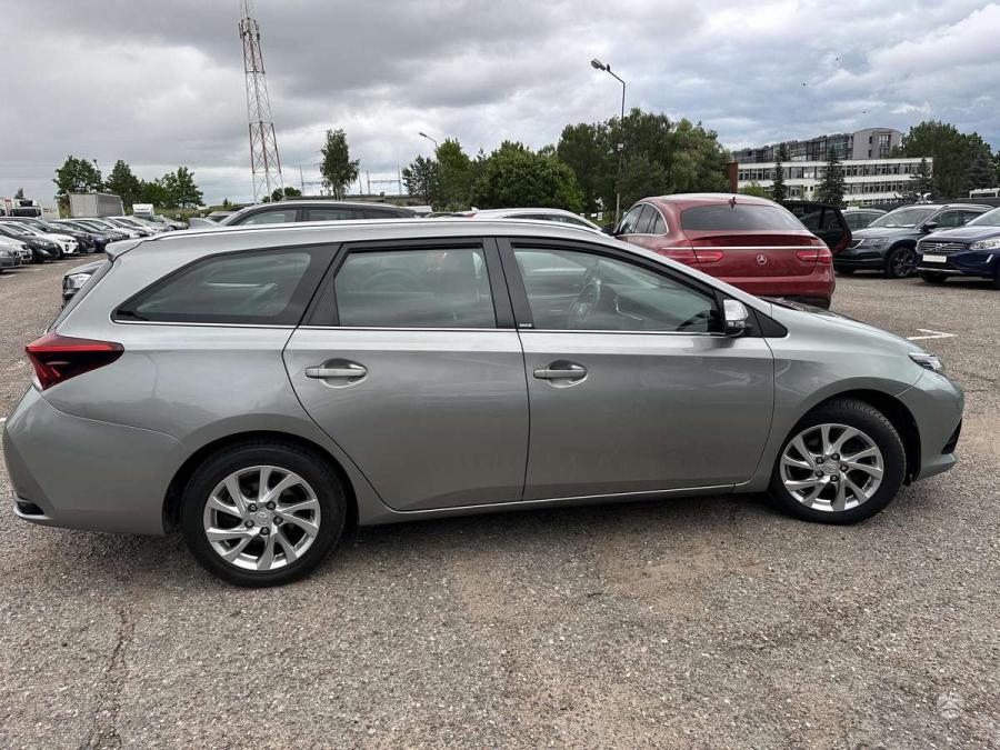 Pelēks Toyota Auris 2017 Alīta, ar dzinēja tilpumu 1.60 L un nobraukumu 250 tūkst. km par 7400 €, foto 7 vietnē AUTOMOTO.COM.LV