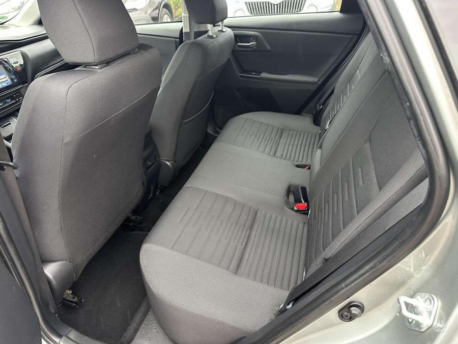 Pelēks Toyota Auris 2017 Alīta, ar dzinēja tilpumu 1.60 L un nobraukumu 250 tūkst. km par 7400 €, foto 9 vietnē AUTOMOTO.COM.LV
