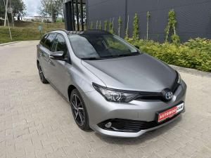 Grey Toyota Auris 2017 in Vilnius, with an engine capacity of 1.80 L and mileage of 128 thousand km for 14250 €, photo  on AUTOMOTO.COM.LV