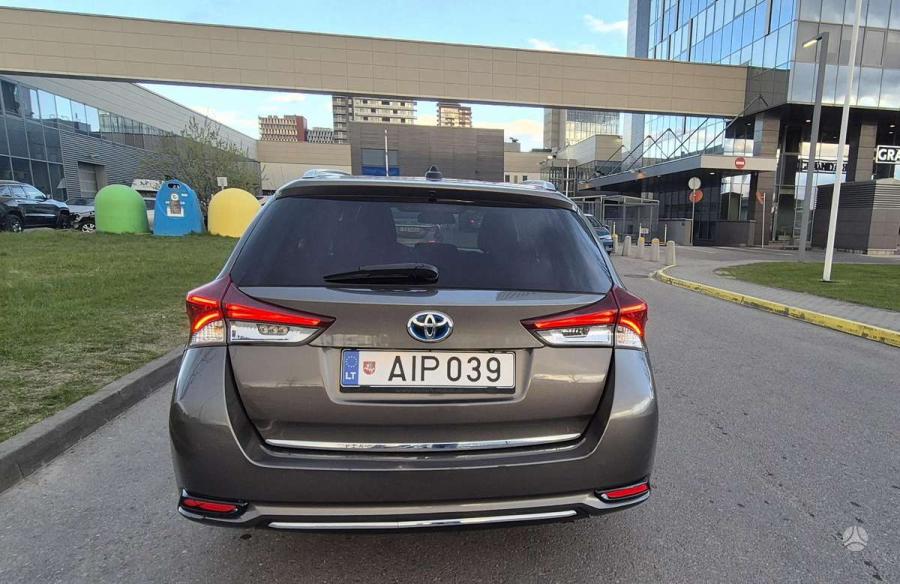 Pelēks Toyota Auris 2017 Viļņa, ar dzinēja tilpumu 1.80 L un nobraukumu 260 tūkst. km par 9900 €, foto 8 vietnē AUTOMOTO.COM.LV