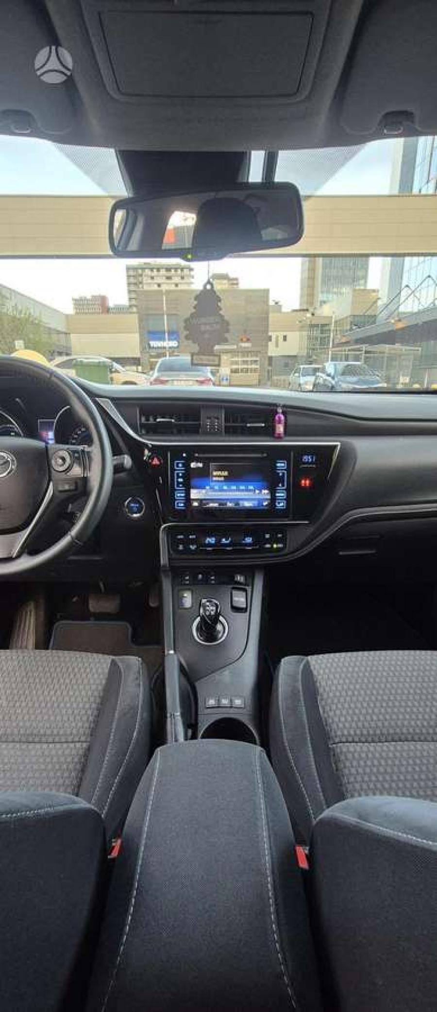 Pelēks Toyota Auris 2017 Viļņa, ar dzinēja tilpumu 1.80 L un nobraukumu 260 tūkst. km par 9900 €, foto 16 vietnē AUTOMOTO.COM.LV