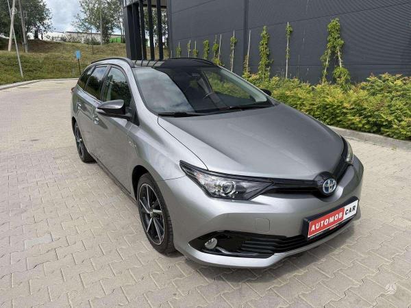 Grey Toyota Auris 2017 in Vilnius, with an engine capacity of 1.80 L and mileage of 128 thousand km for 14250 €, photo 1 on AUTOMOTO.COM.LV