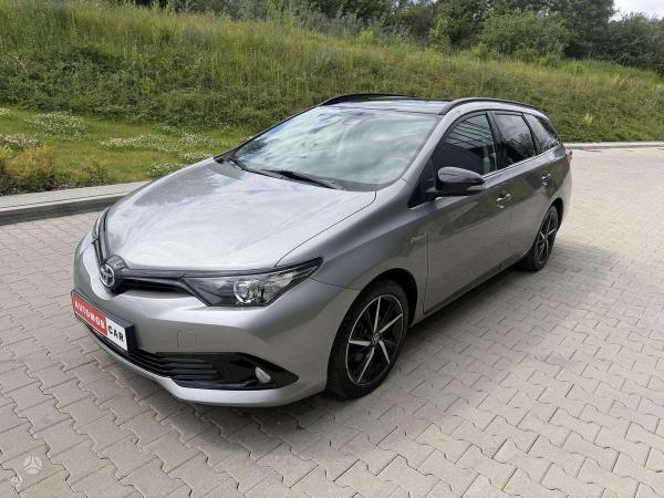 Grey Toyota Auris 2017 in Vilnius, with an engine capacity of 1.80 L and mileage of 128 thousand km for 14250 €, photo 5 on AUTOMOTO.COM.LV