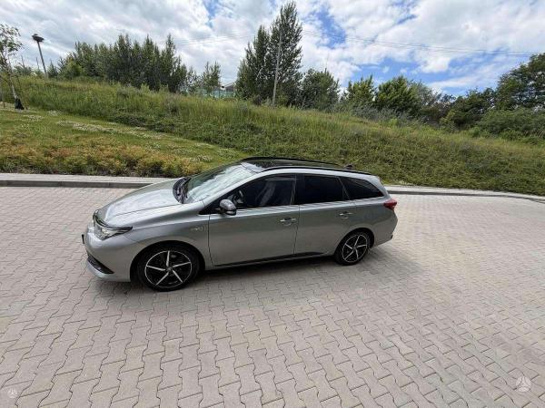 Grey Toyota Auris 2017 in Vilnius, with an engine capacity of 1.80 L and mileage of 128 thousand km for 14250 €, photo 6 on AUTOMOTO.COM.LV