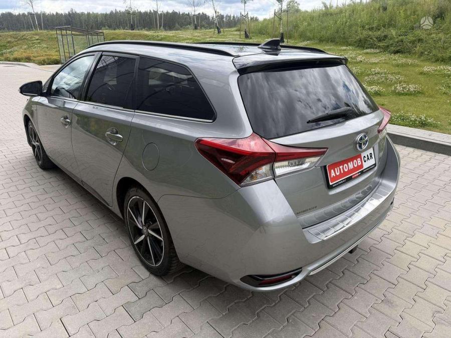 Grey Toyota Auris 2017 in Vilnius, with an engine capacity of 1.80 L and mileage of 128 thousand km for 14250 €, photo 10 on AUTOMOTO.COM.LV