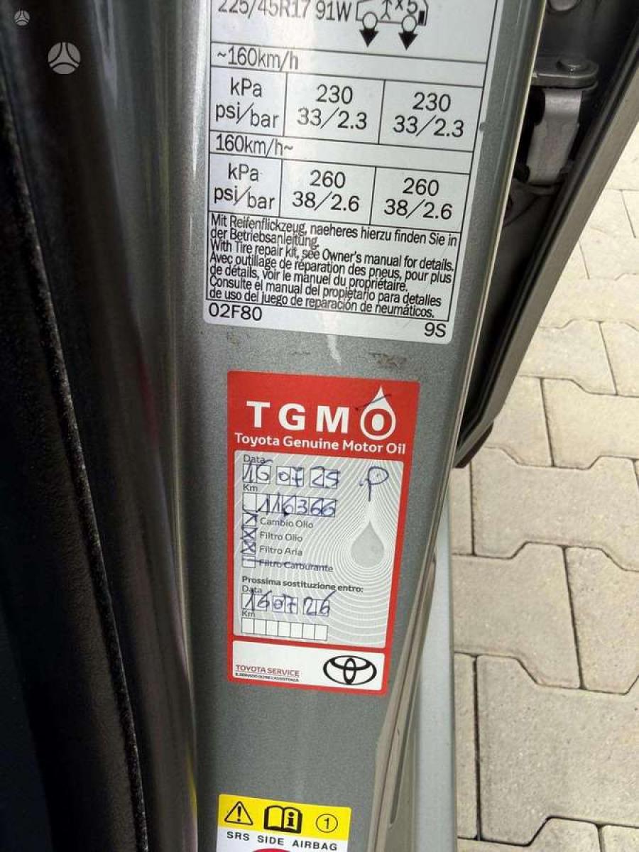 Grey Toyota Auris 2017 in Vilnius, with an engine capacity of 1.80 L and mileage of 128 thousand km for 14250 €, photo 19 on AUTOMOTO.COM.LV