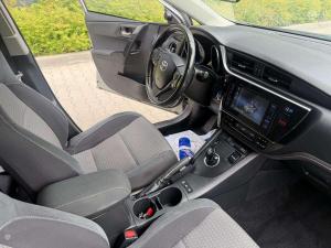 Grey Toyota Auris 2017 in Vilnius, with an engine capacity of 1.80 L and mileage of 128 thousand km for 14250 €, photo 31 on AUTOMOTO.COM.LV