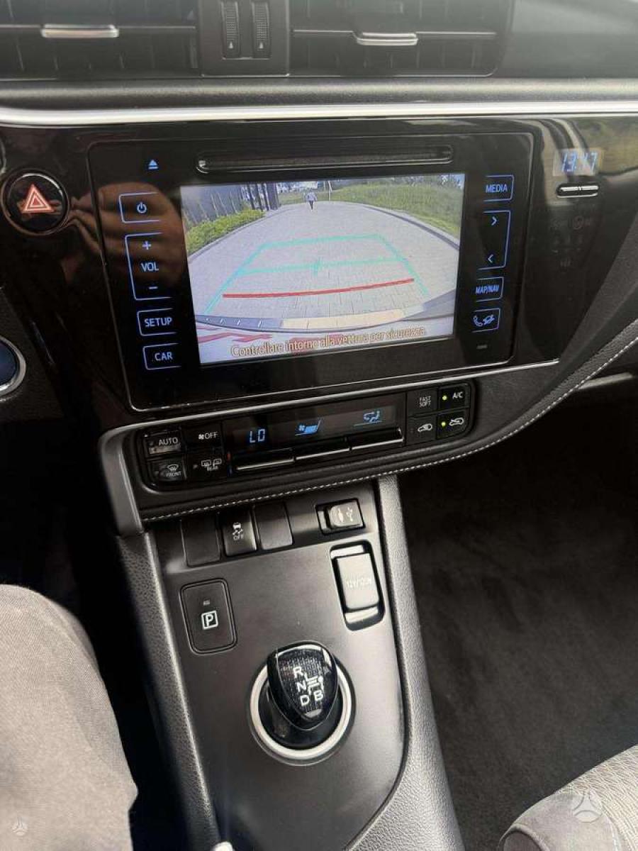 Grey Toyota Auris 2017 in Vilnius, with an engine capacity of 1.80 L and mileage of 128 thousand km for 14250 €, photo 40 on AUTOMOTO.COM.LV