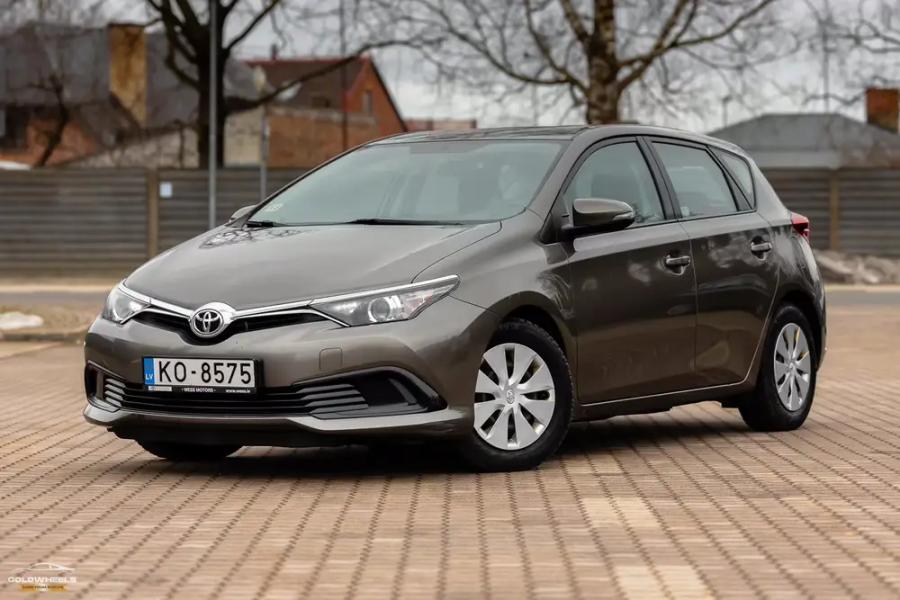 Pelēks Toyota Auris 2017 Jelgava, ar dzinēja tilpumu 1.40 L un nobraukumu 219 tūkst. km par 7400 €, foto 1 vietnē AUTOMOTO.COM.LV